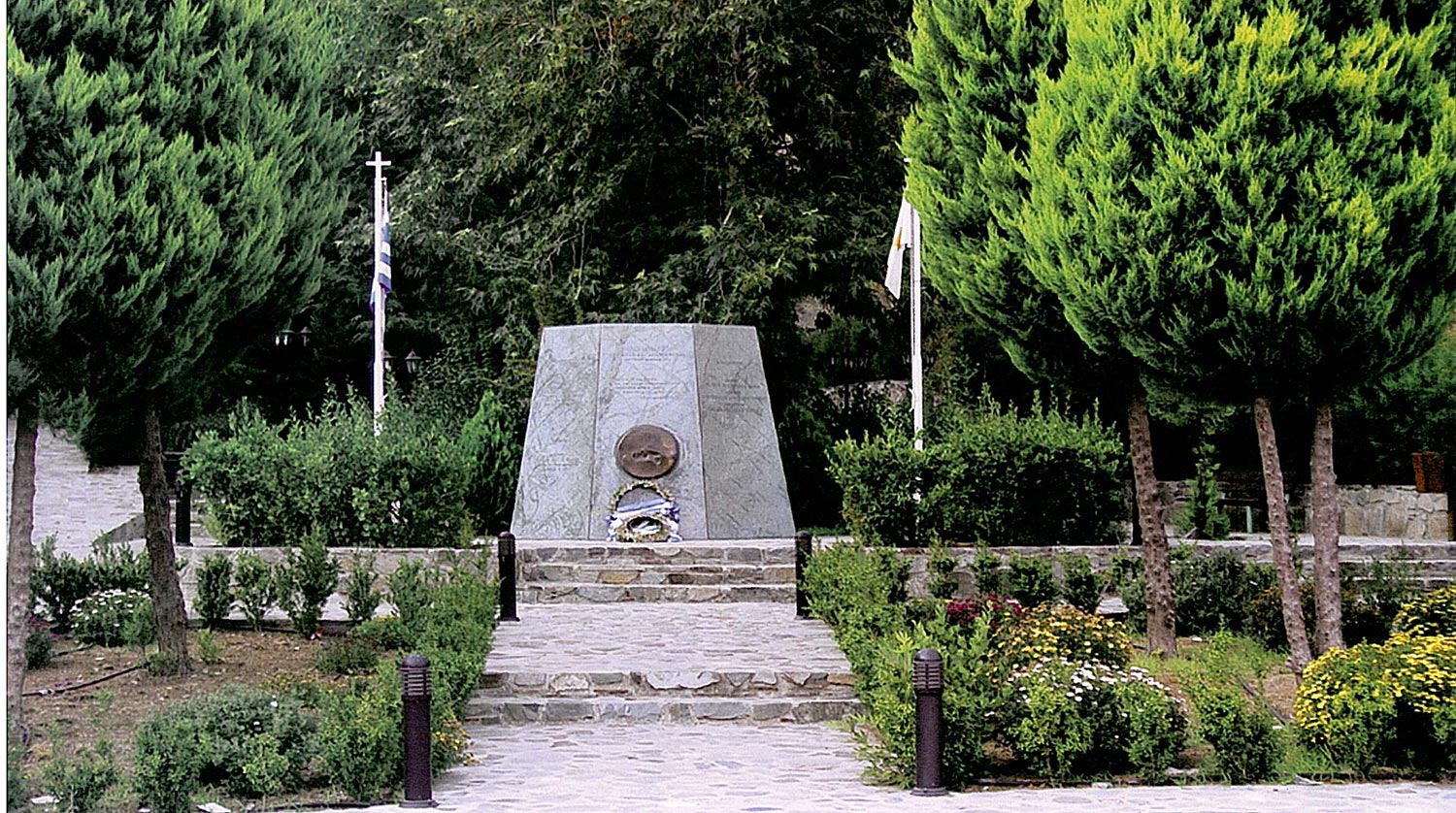 Μνημεία Ηρώων – Άγιος Ιωάννης Πιτσιλιάς/Agios Ioannis Pitsilias